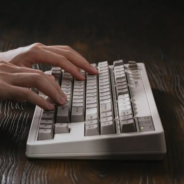 8BitDo Retro Mechanical Keyboard, M Edition - Vibe Gaming