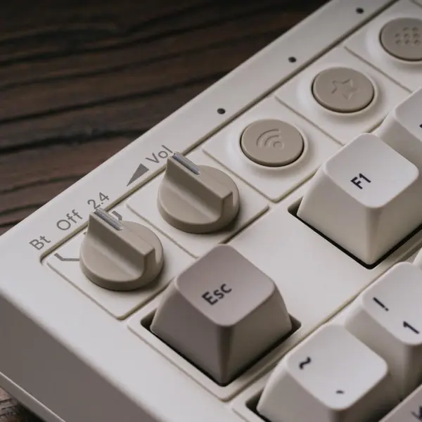 8BitDo Retro Mechanical Keyboard, M Edition - Vibe Gaming